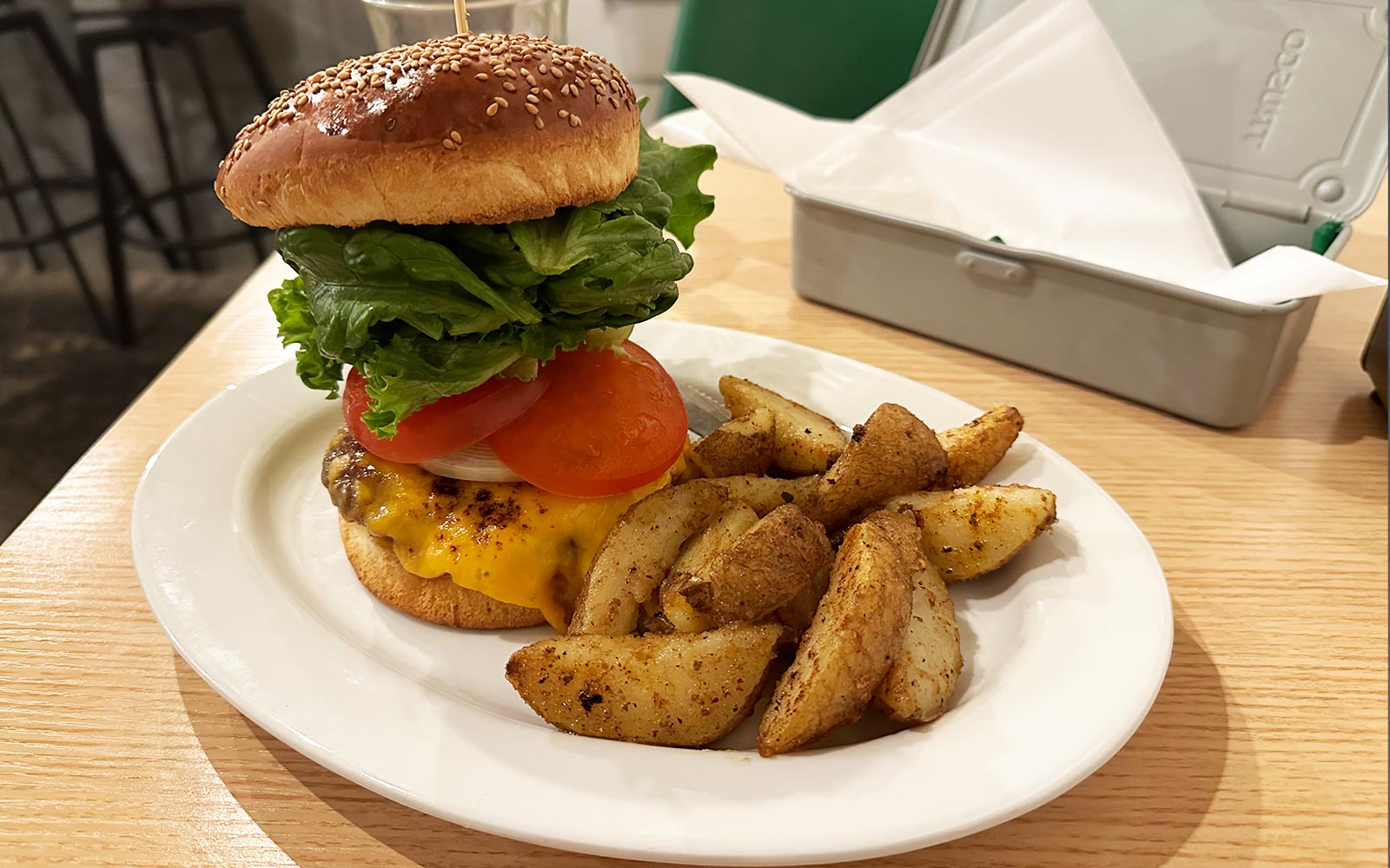 【Overcook Burger Bar｜代田橋】絶品クラシックバーガーが人気のレストラン | 世田谷情報ナビ